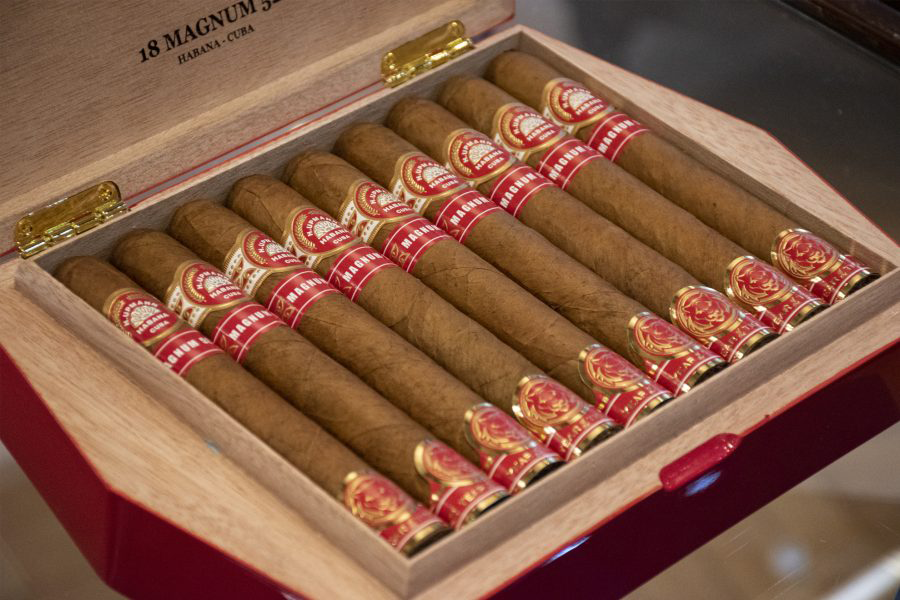 H. Upmann Magnum 52 - 18 Cigars ( Year of the tiger) | Promo Cigar